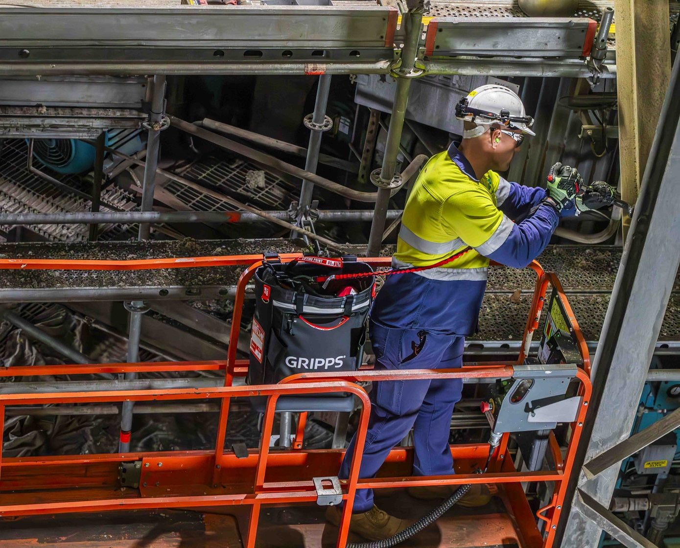 Dropped and falling object hazards. Who is at risk? – GRIPPS EU B.V.